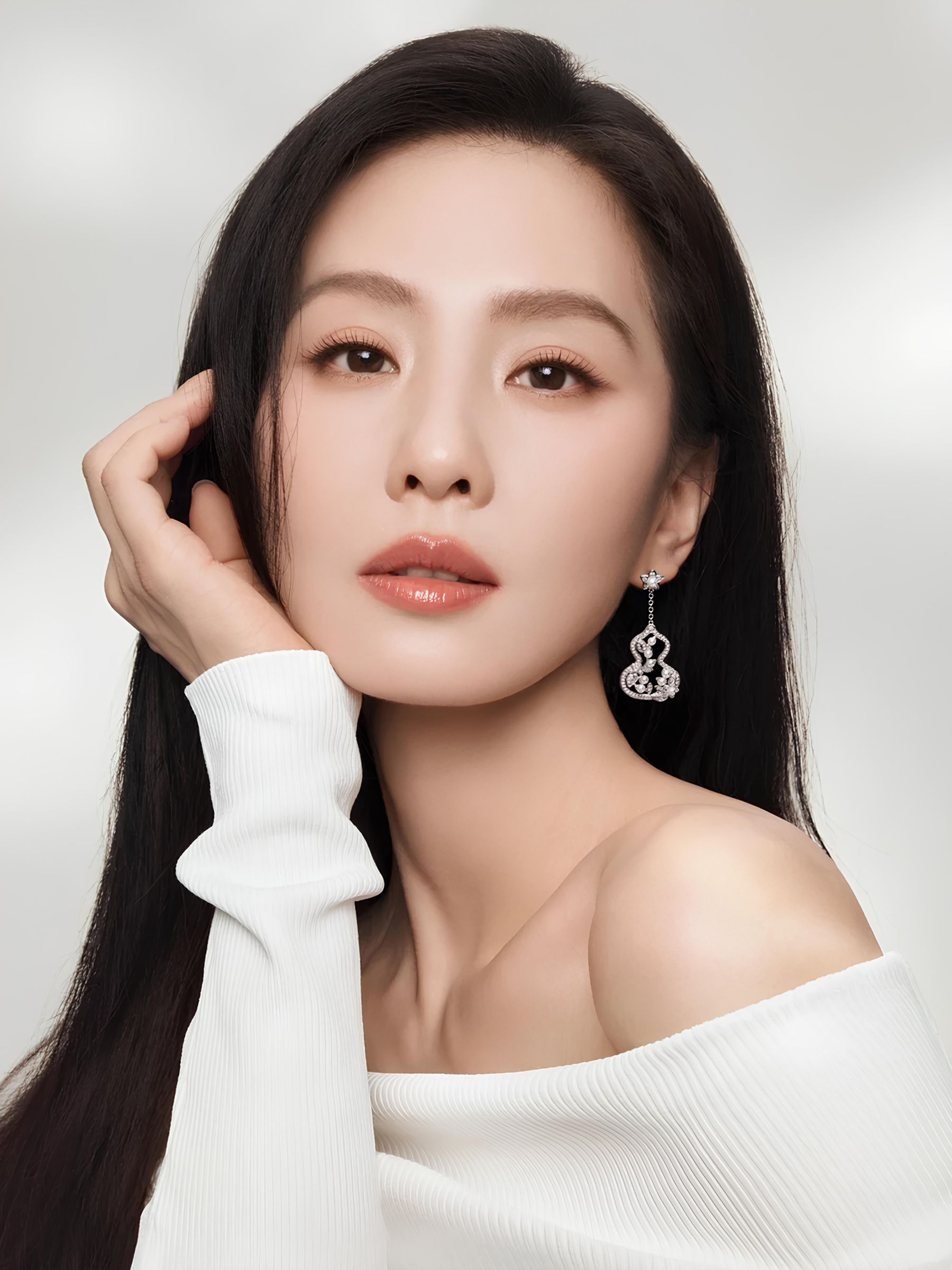 劉詩詩詮釋Qeelin Wulu Garden高級珠寶系列 綻放優雅光采之美